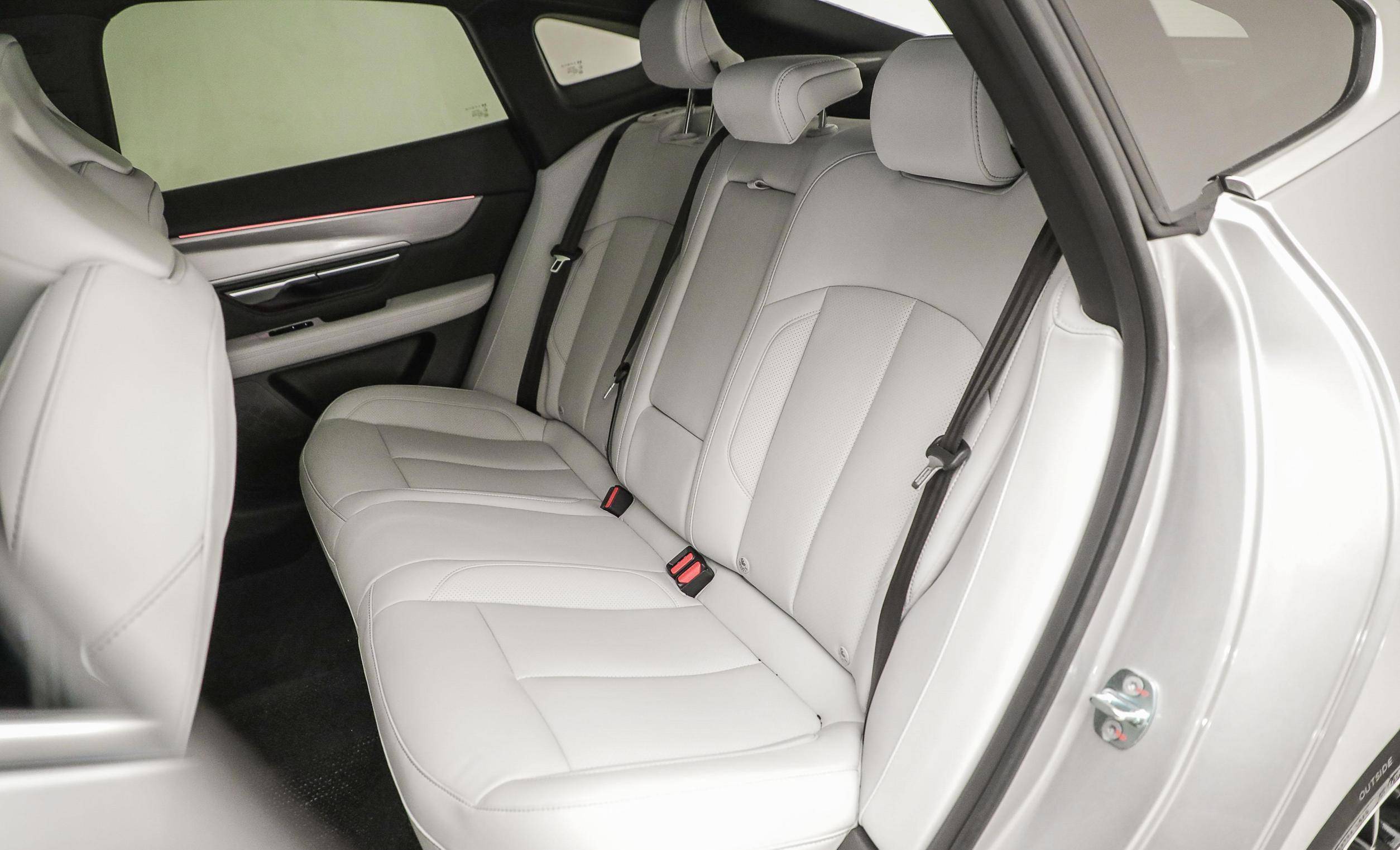 售价24.99万元起，小鹏P7i正式上市，最高续航702公里_搜狐汽车_搜狐网