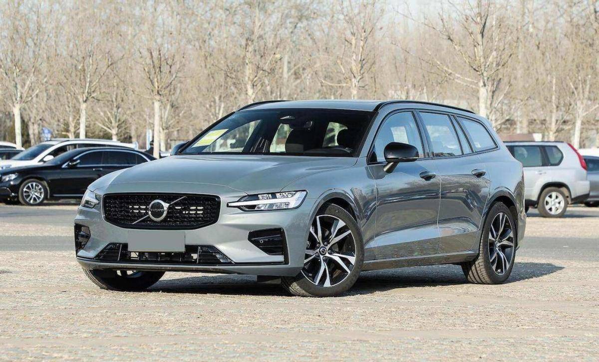 实拍沃尔沃V60，配2.0T+8AT动力，后排放倒能当床，家用挺香_搜狐汽车_搜狐网