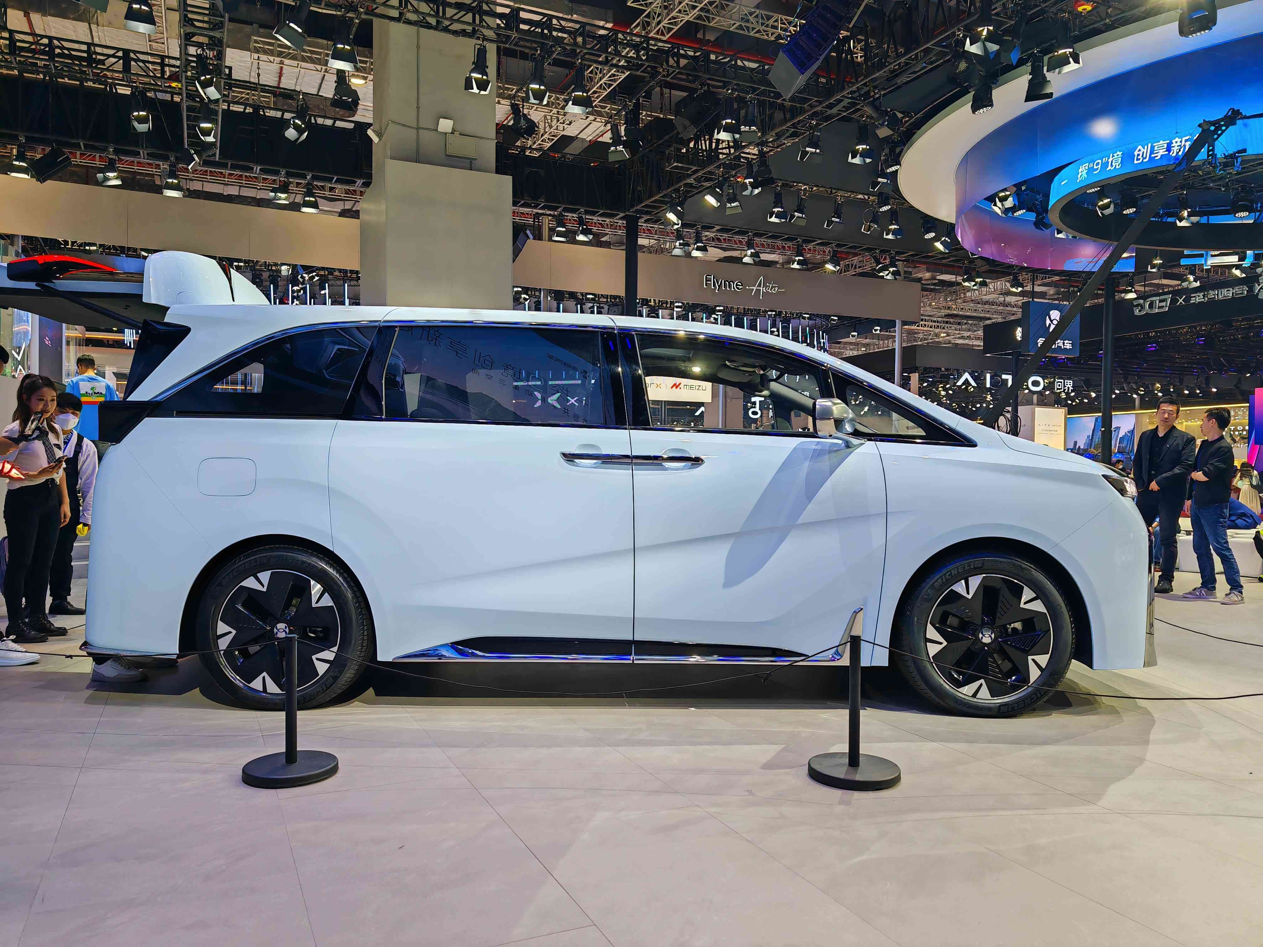 合创V09内饰首秀 专为第三空间打造的MPV_搜狐汽车_搜狐网