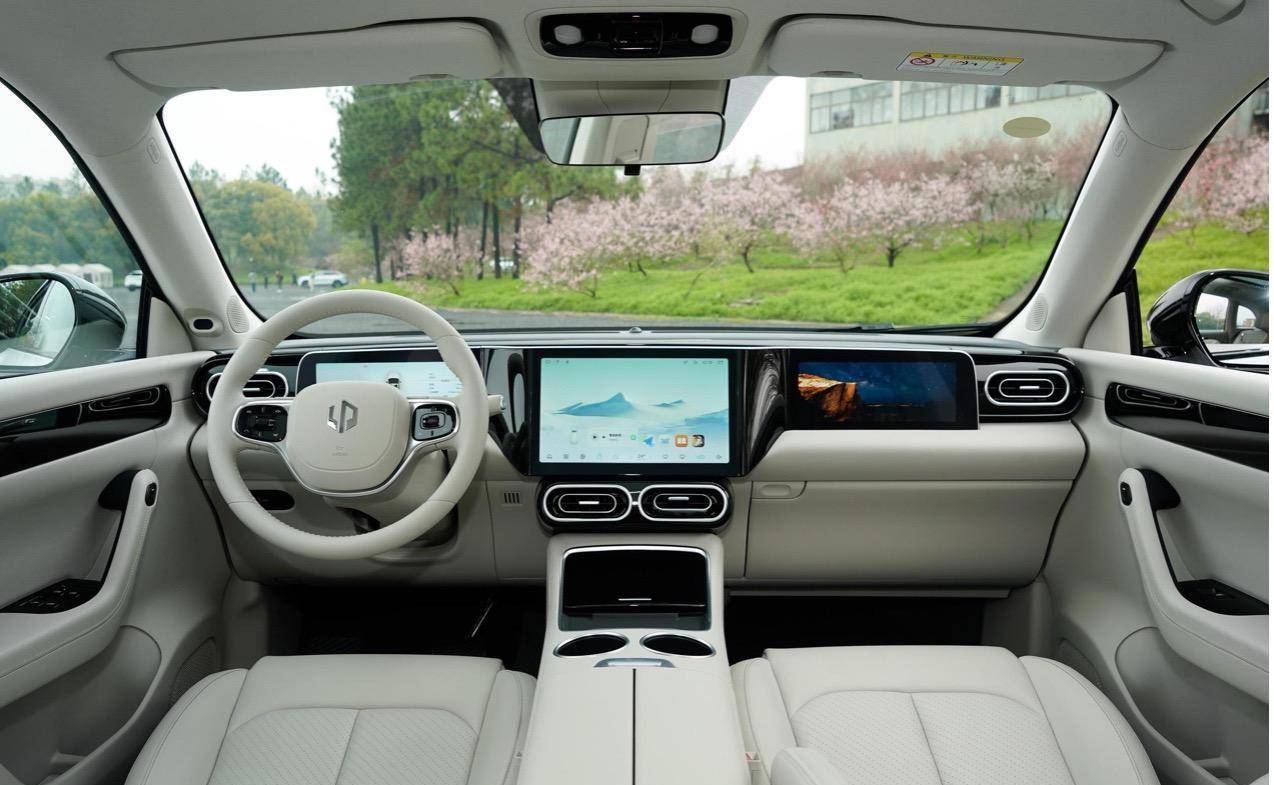 零跑C11 PK宋PLUS EV：豪华与智能竟可兼得？_搜狐汽车_搜狐网