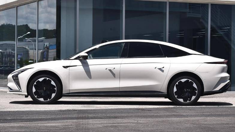 两款豪华中大型轿车PK：凯迪拉克CT6和智己L7，哪款适合你？_搜狐汽车_搜狐网