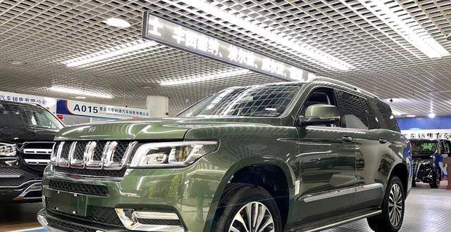 落地30万，尺寸媲美GLS，金属漆面豪华范十足，实拍北汽BJ90_搜狐汽车_搜狐网