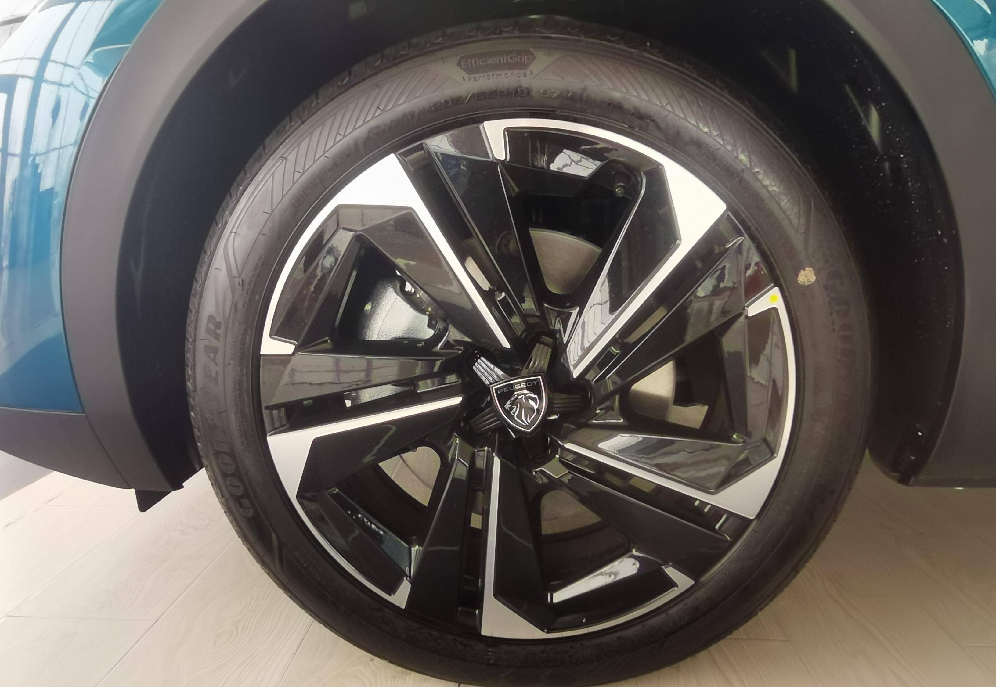 设计与实用兼顾，轴距2787mm，深度体验标致408X_搜狐汽车_搜狐网