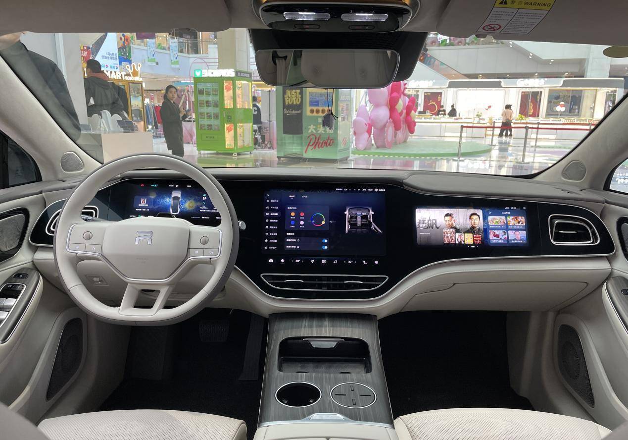 探店飞凡F7：对标ET7但22.99万起，卖得很火，到店试驾排队一下午_搜狐汽车_搜狐网