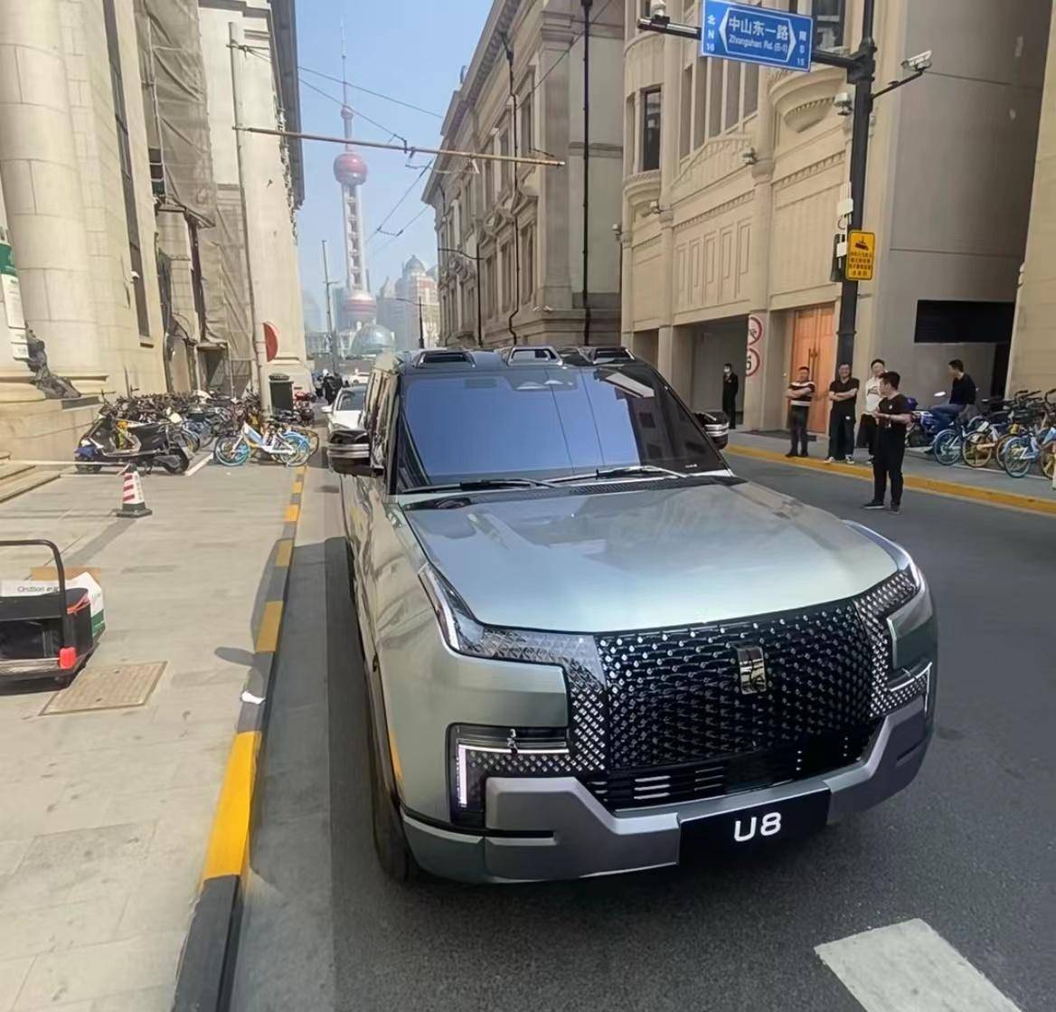 上海车展首发并开启预售，全新比亚迪仰望U8实车现身上海外滩街头_搜狐汽车_搜狐网