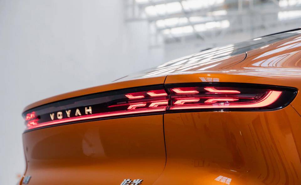 最高续航730km，入门就有3.8s破百，岚图追光或于上海车展上市_搜狐汽车_搜狐网