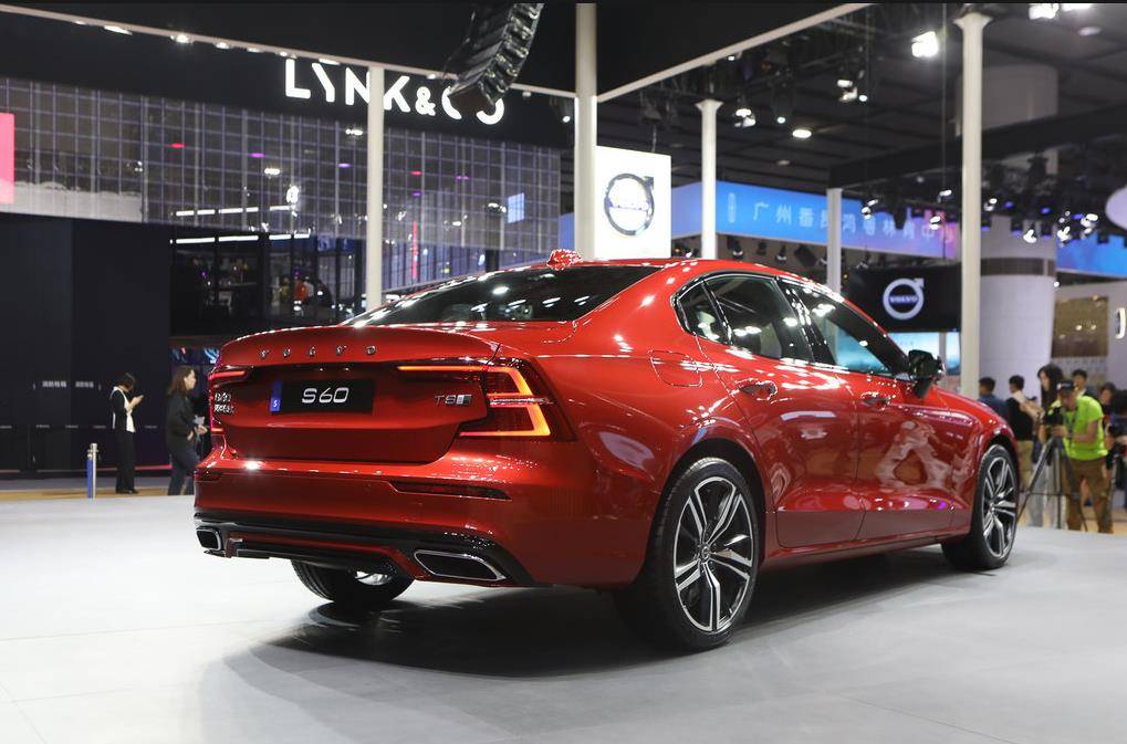 奥迪这次瞠目结舌！A4L看了气急败坏，不足25万奥迪一筹莫展_搜狐汽车_搜狐网