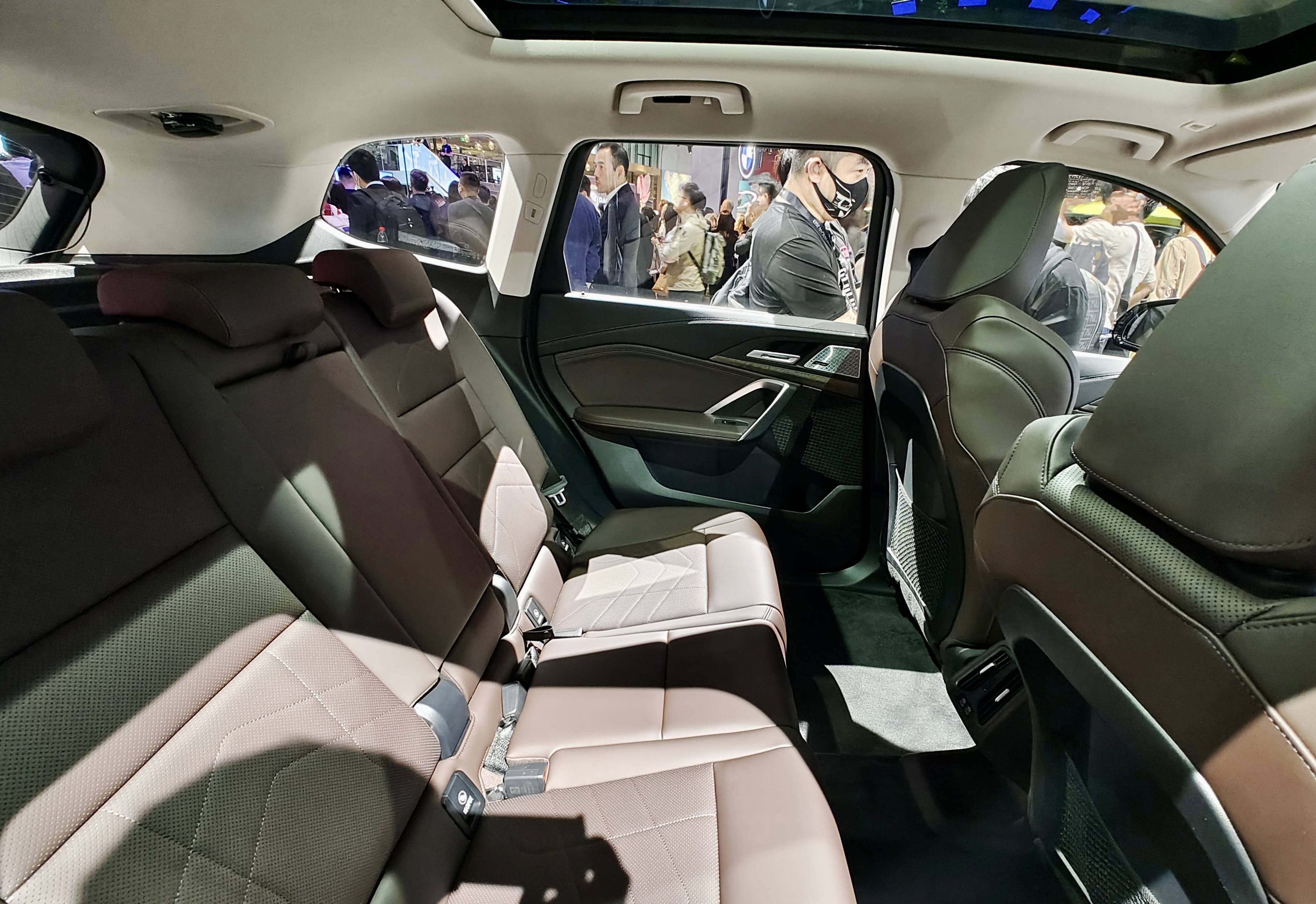 聚焦2023上海车展：宝马iX1首发亮相，空间堪比X5L？你会购入吗_搜狐汽车_搜狐网