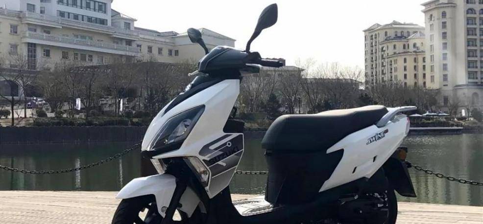 不到1万元，铃木UU125的升级版来，外观更漂亮，还带脚启动_搜狐汽车_搜狐网