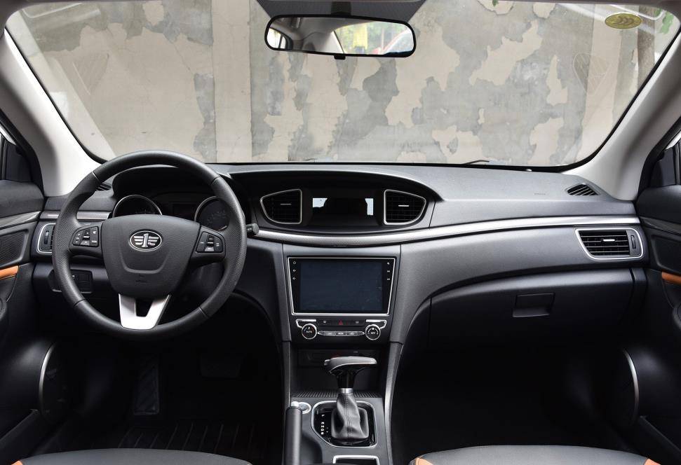 奔腾B50终于爆发了！油耗6.1L＋6AT，长近4米7，12.68万_搜狐汽车_搜狐网