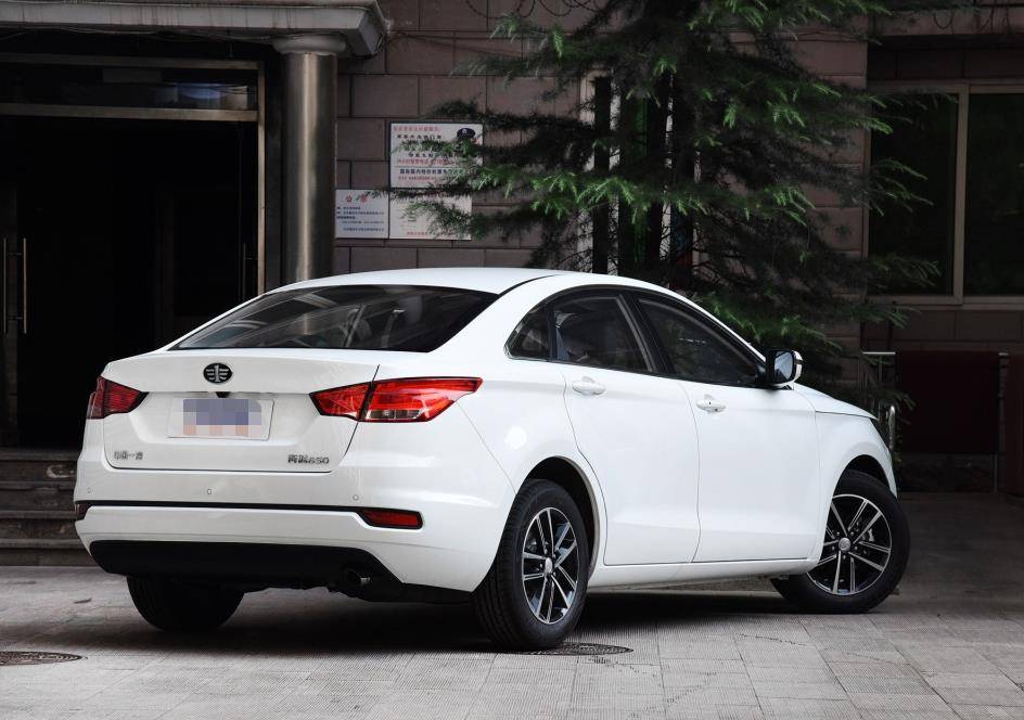 奔腾B50终于爆发了！油耗6.1L＋6AT，长近4米7，12.68万_搜狐汽车_搜狐网