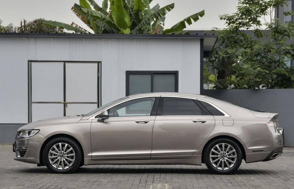 林肯MKZ爆发了，长近5米，234马力＋油耗4.8L，比奥迪A4L帅气_搜狐汽车_搜狐网