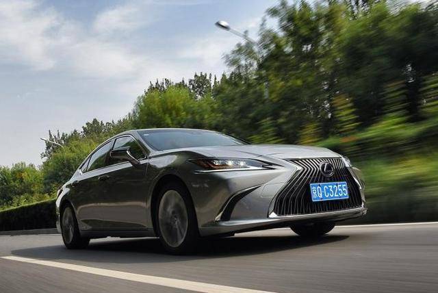 奥迪A6L和雷克萨斯ES300h哪个好？内行人：开完才知道差距！_搜狐汽车_搜狐网