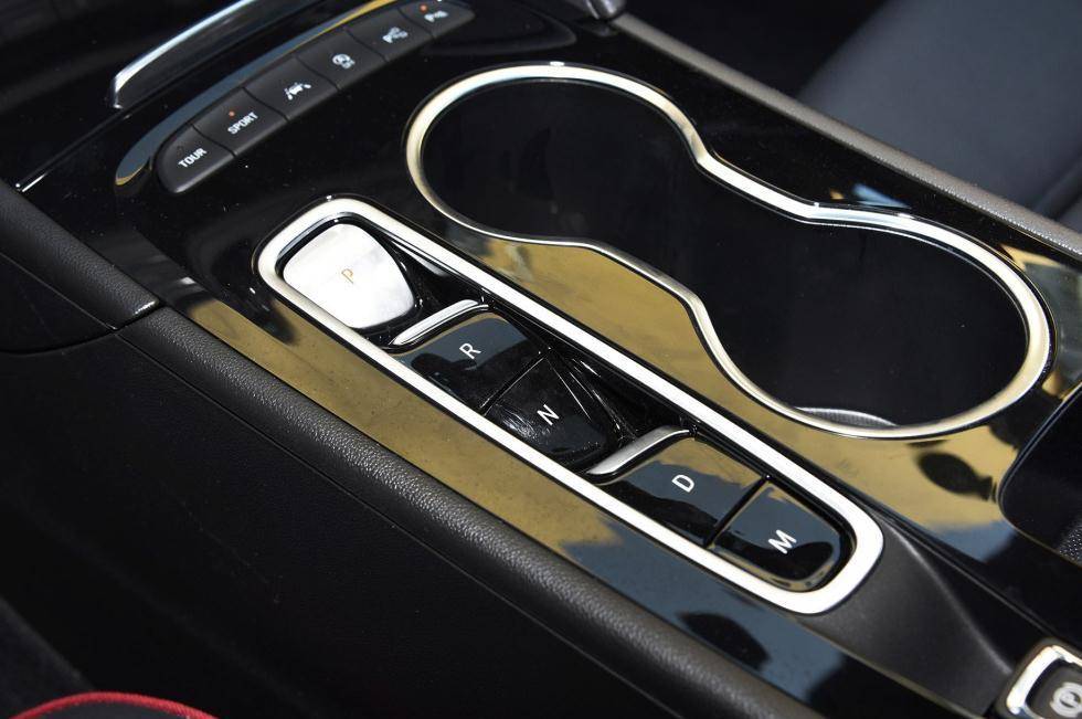 20款君威GS没让人失望，2.0T迸发237马力，关键还是可调节悬架_搜狐汽车_搜狐网