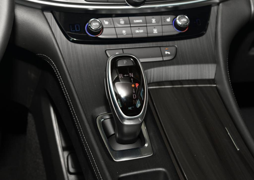 还看啥凯迪拉克CT5，这车配真皮座椅，搭2.0T引擎＋9AT，车长超5米_搜狐汽车_搜狐网