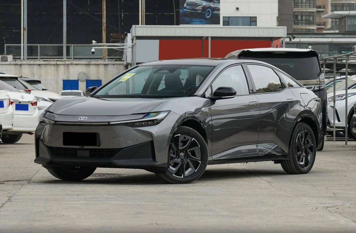 卖16.98万起，2880mm轴距没得说，一汽丰田bZ3诚意如何？_搜狐汽车_搜狐网