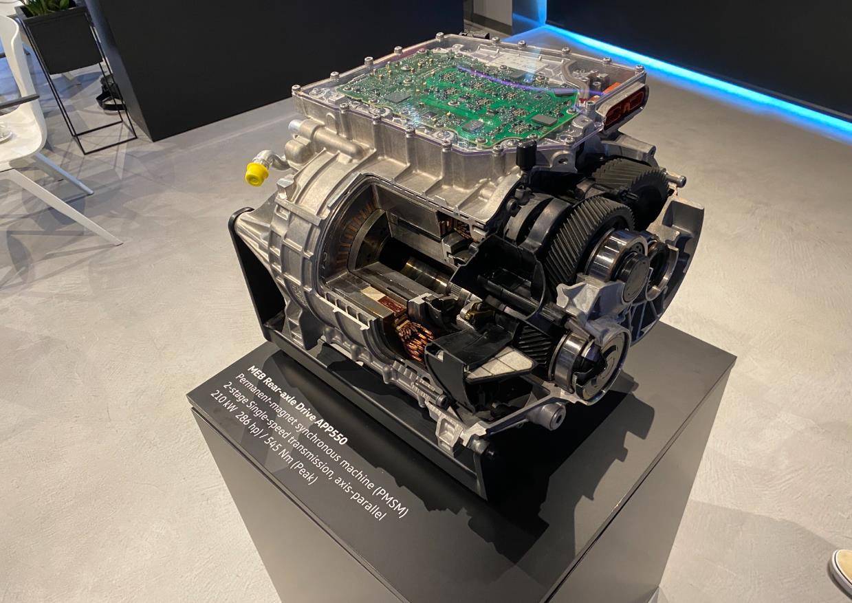 大众ID.7纯电动轿车，新技术APP550电机，电子变色天窗_搜狐汽车_搜狐网