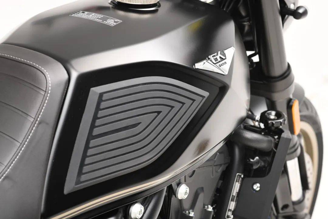 34800元：高金GK500咖啡版R重装上市_搜狐汽车_搜狐网