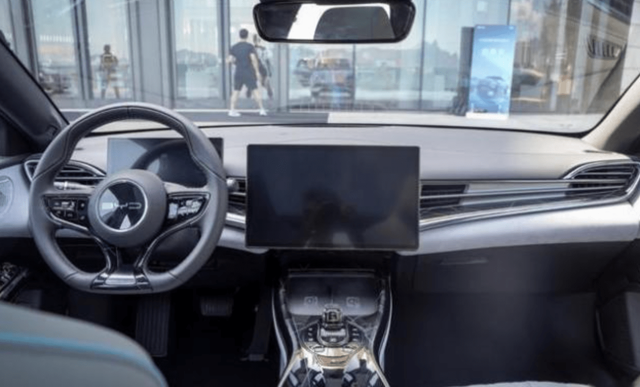 红旗E-QM5 VS 比亚迪海豹，20万级纯电轿车该怎么选择？_搜狐汽车_搜狐网