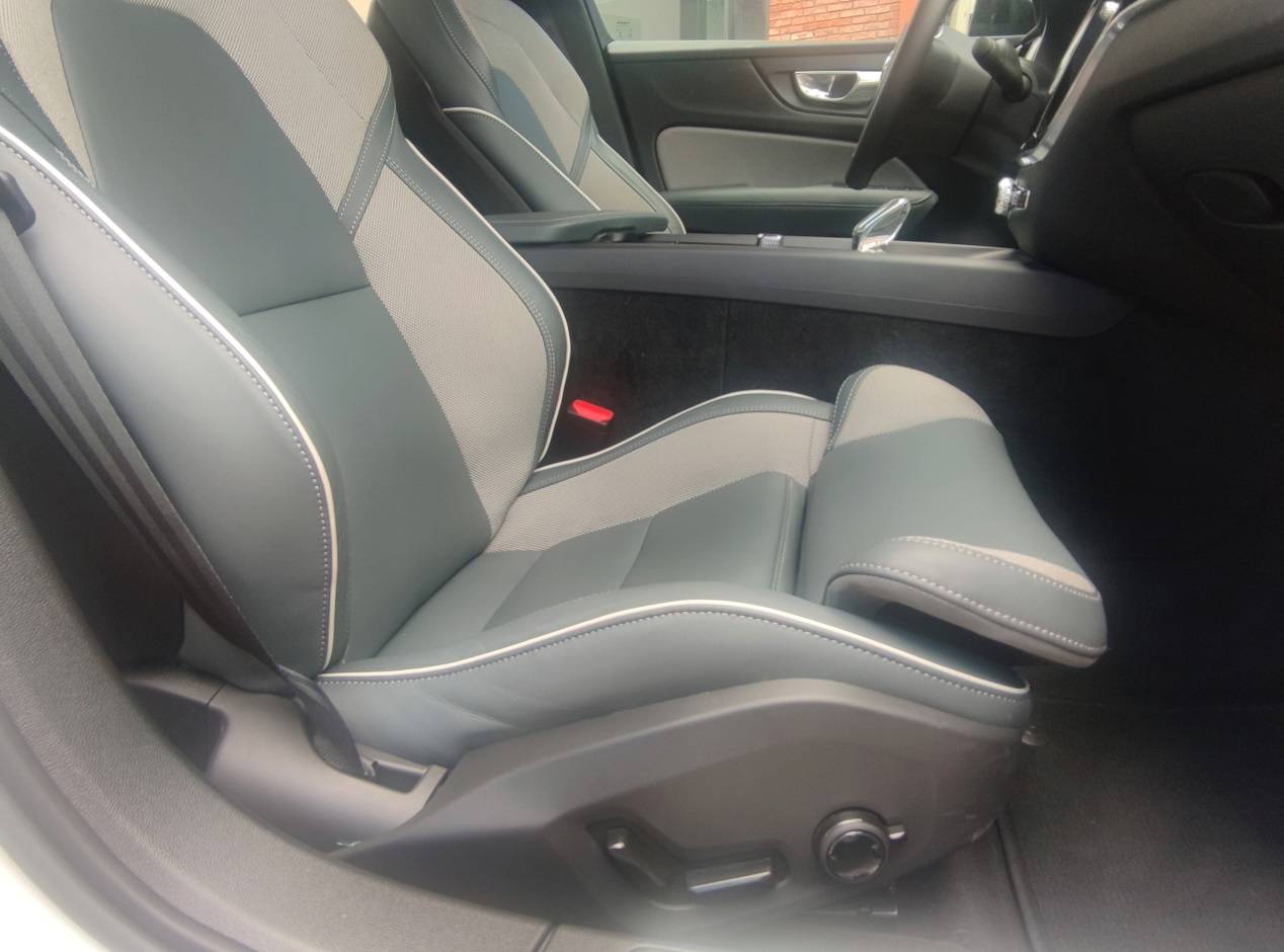 试驾沃尔沃S60 B5：后排不算差，操控超3系？_搜狐汽车_搜狐网