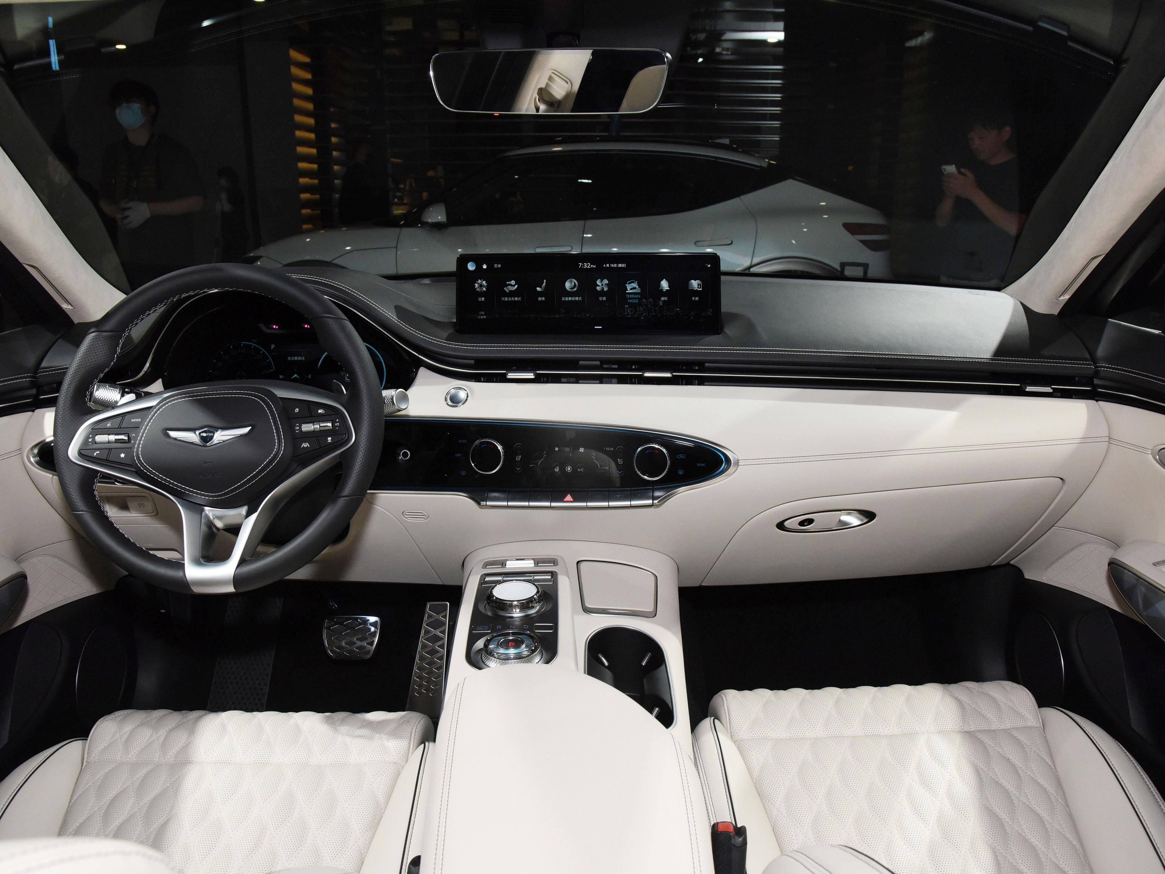 32.98万元起 捷尼赛思GV70上市 标配2.5T动力/对标宝马X3_搜狐汽车_搜狐网