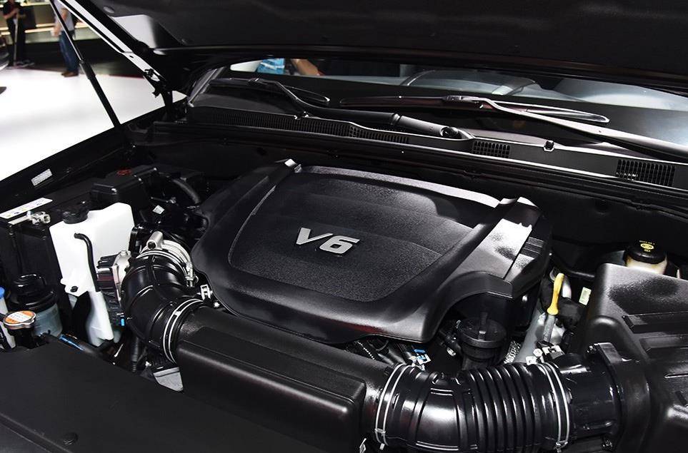 与宝马X5、奥迪Q7同一级别，起亚“巨无霸”，3.8L＋8AT＋四驱_搜狐汽车_搜狐网