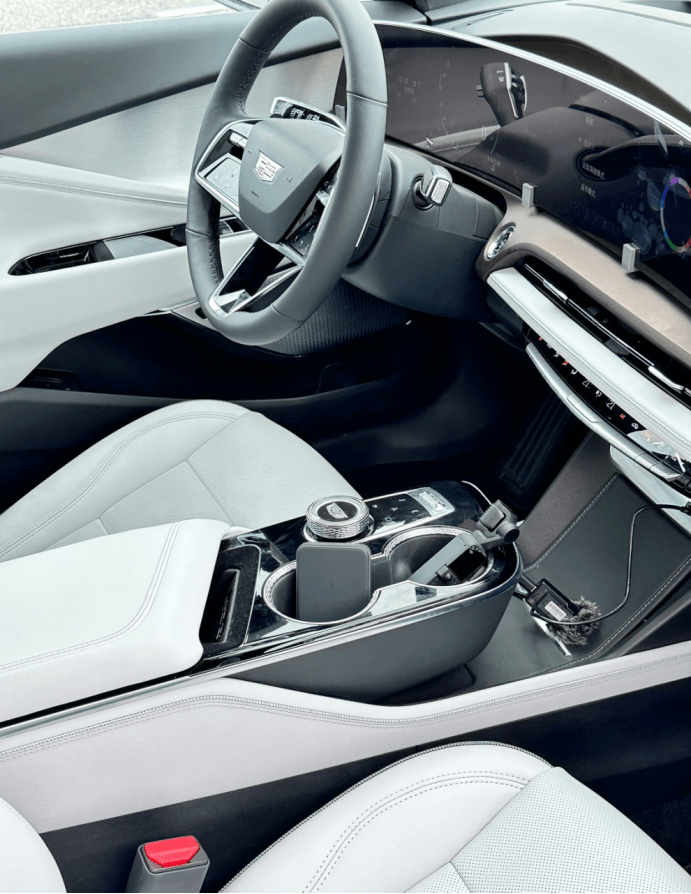 紧凑级轿跑SUV享受9K分辨率大连屏，凯迪拉克GT4惊艳满级！_搜狐汽车_搜狐网