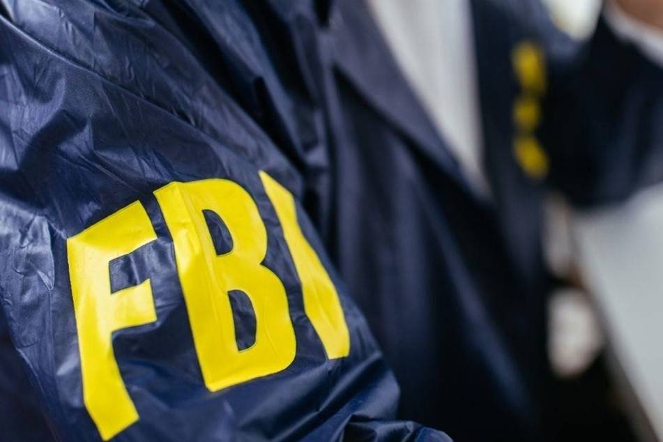 FBI调查特朗普尽心尽力，查拜登腐败案却不配合，美大选严重不公平-搜狐大视野-搜狐新闻