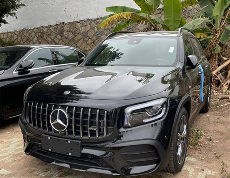 奔驰AMG GLB到店，外观战斗感十足，七座布局，还带306马力＋四驱_搜狐汽车_搜狐网