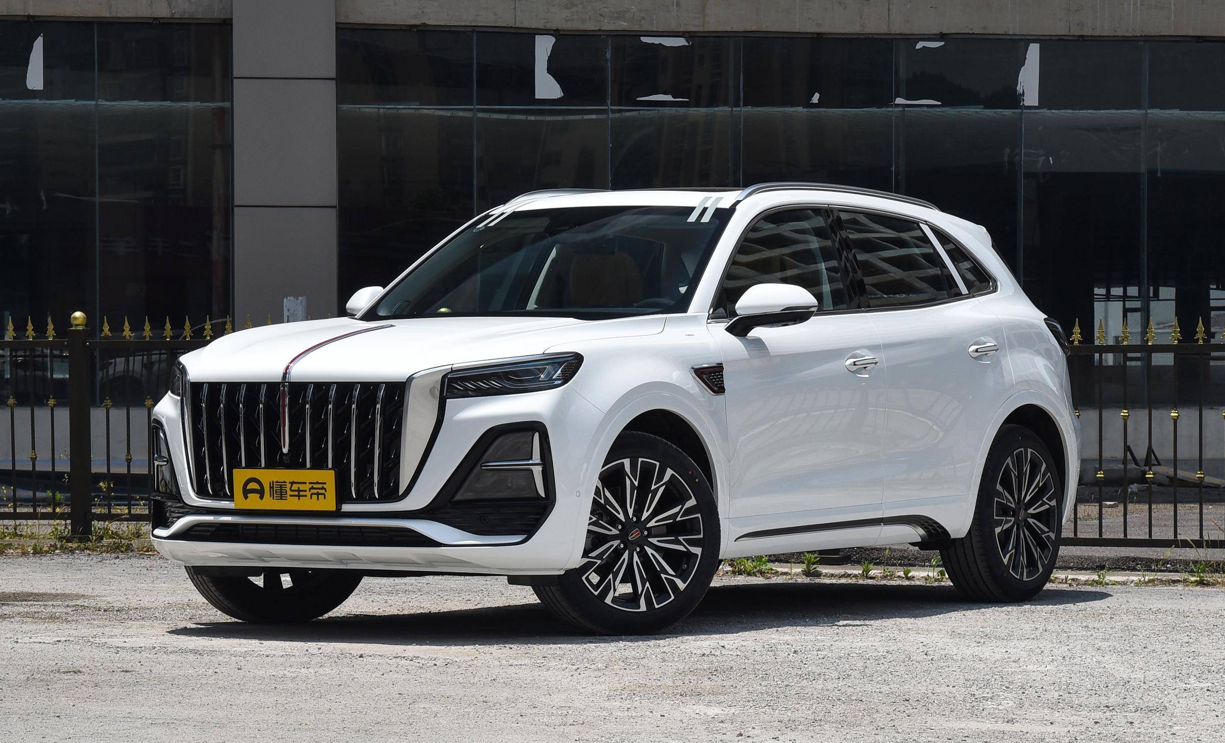 途观L不香了，全系2.0T+6AT，造型帅气又好开，实拍红旗HS5_搜狐汽车_搜狐网