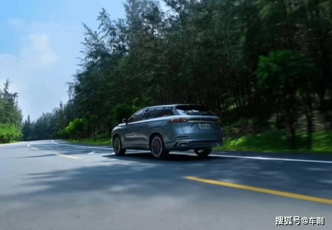 这款SUV搭载2.0T+8AT，标配8155，15.29万起售_搜狐汽车_搜狐网