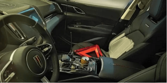 “红旗HS6”，搭载2.0T发动机，官方定义为“新都市家庭SUV”！_搜狐汽车_搜狐网