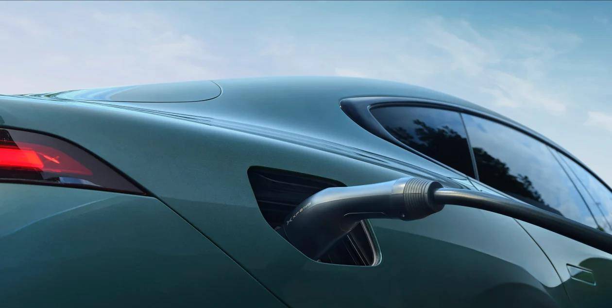 与Model 3展开正面对抗，2023款欧版小鹏P7i实拍图发布_搜狐汽车_搜狐网