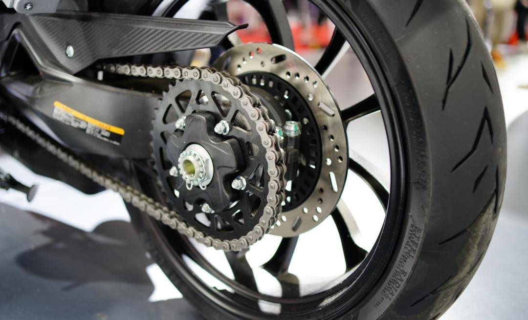 国产超轻量化入门仿赛，赛科龙RC250，赛事级动力调教输出更丝滑_搜狐汽车_搜狐网