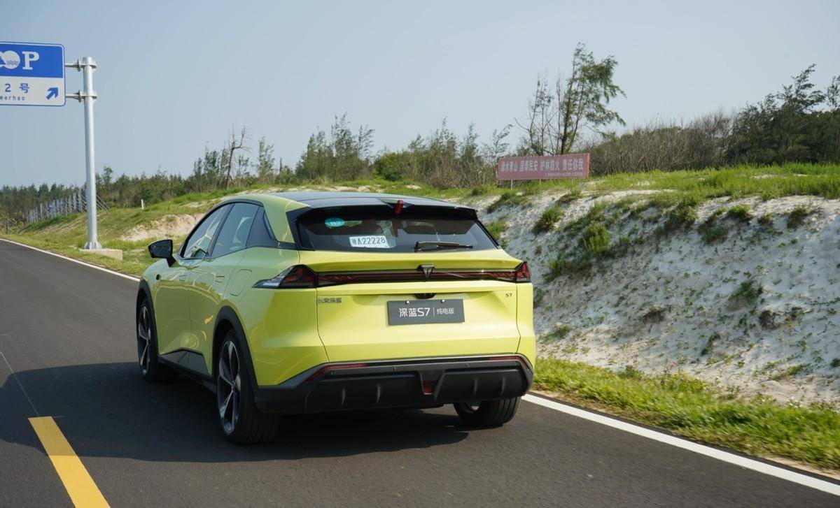 订单量火爆，驾驶品质高级，智能配置丰富，深蓝S7走红！_搜狐汽车_搜狐网