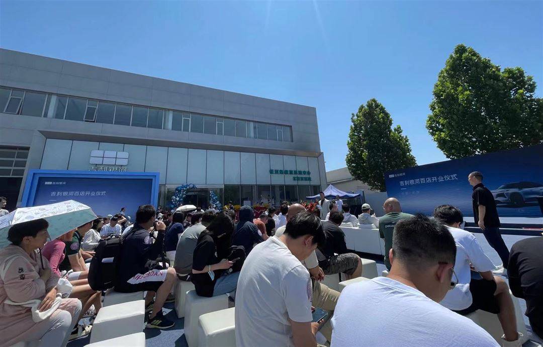 抢先体验吉利银河L7，雷神电混续航达1370km！_搜狐汽车_搜狐网