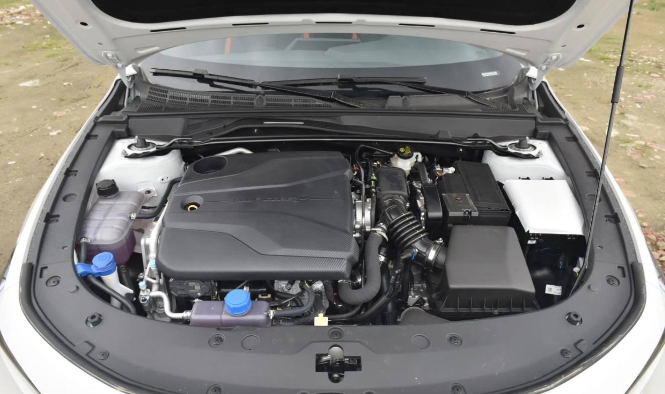 长安再出“新卷王”，配2.0T+8AT动力，不到13万起，实拍UNI-V_搜狐汽车_搜狐网