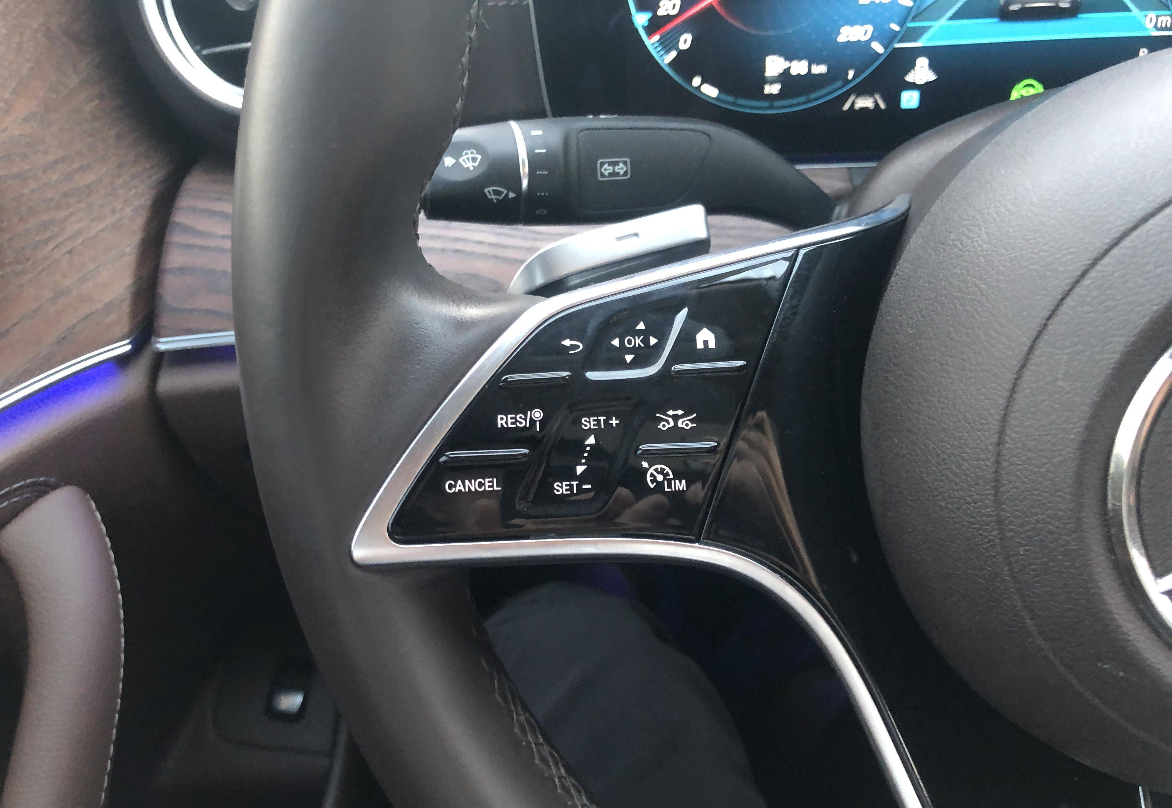 奔驰E300L豪华型升级23P驾驶辅助系统系统，从此跑高速变得很轻松_搜狐汽车_搜狐网