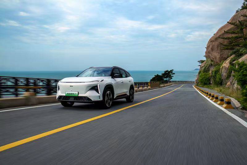 抢先体验吉利银河L7，雷神电混续航达1370km！_搜狐汽车_搜狐网