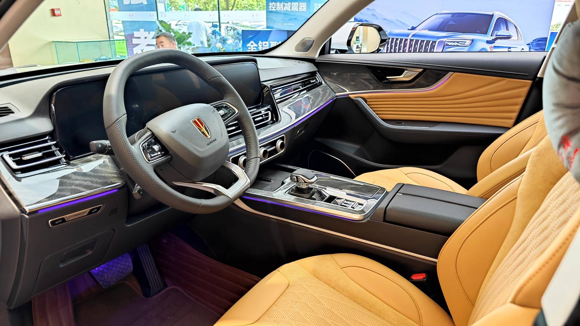 售价18.38万元起 探店实拍新款红旗HS5 都有哪些变化_搜狐汽车_搜狐网