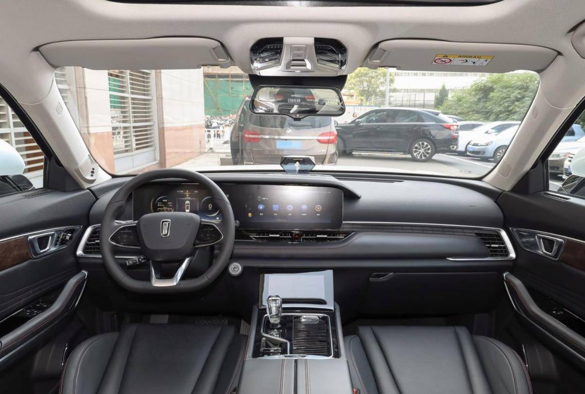 真正的“国货之光”！安静如商务舱，轴距近2米9，搭2.0T＋224马力_搜狐汽车_搜狐网