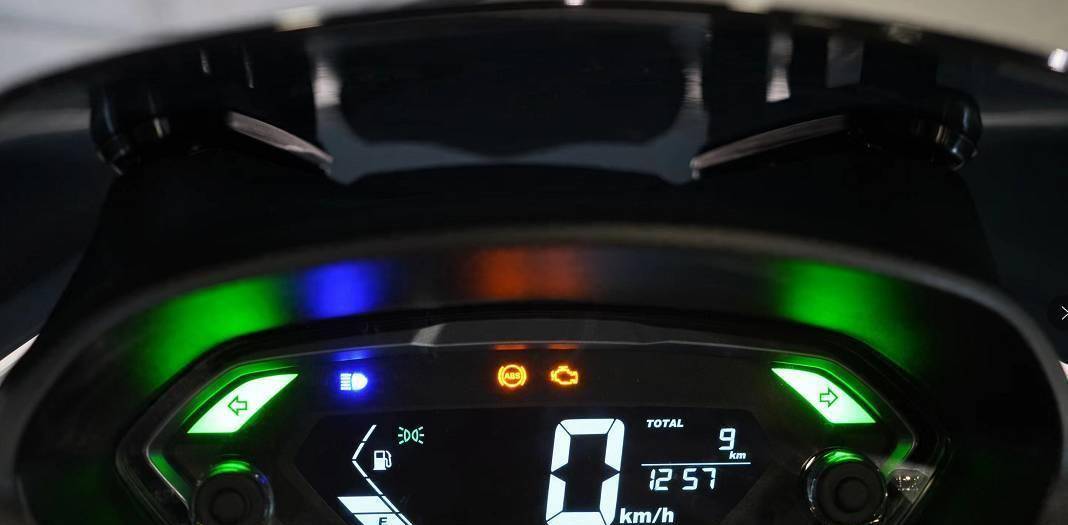 QJ鸿150全面对比豪爵UHR，150踏板之争剩者为王！_搜狐汽车_搜狐网