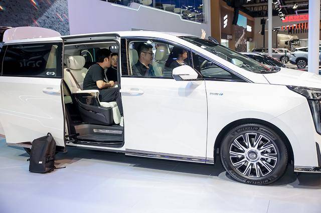 腾势D9强对手来了！插混MPV传祺E9售32.98万起，宜家用_搜狐汽车_搜狐网