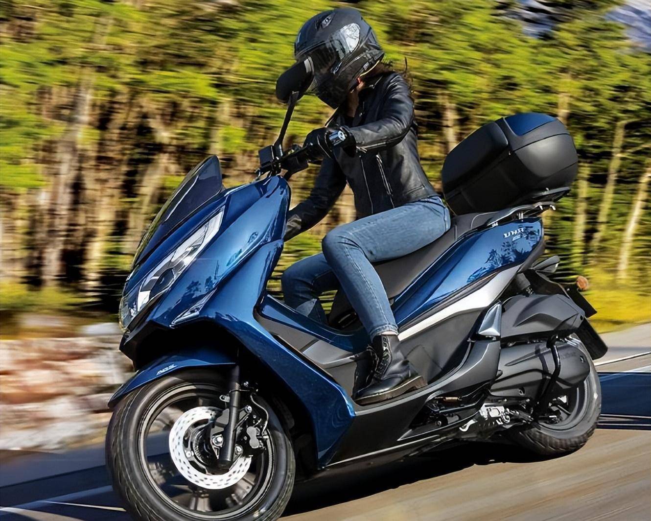 QJ鸿150全面对比豪爵UHR，150踏板之争剩者为王！_搜狐汽车_搜狐网