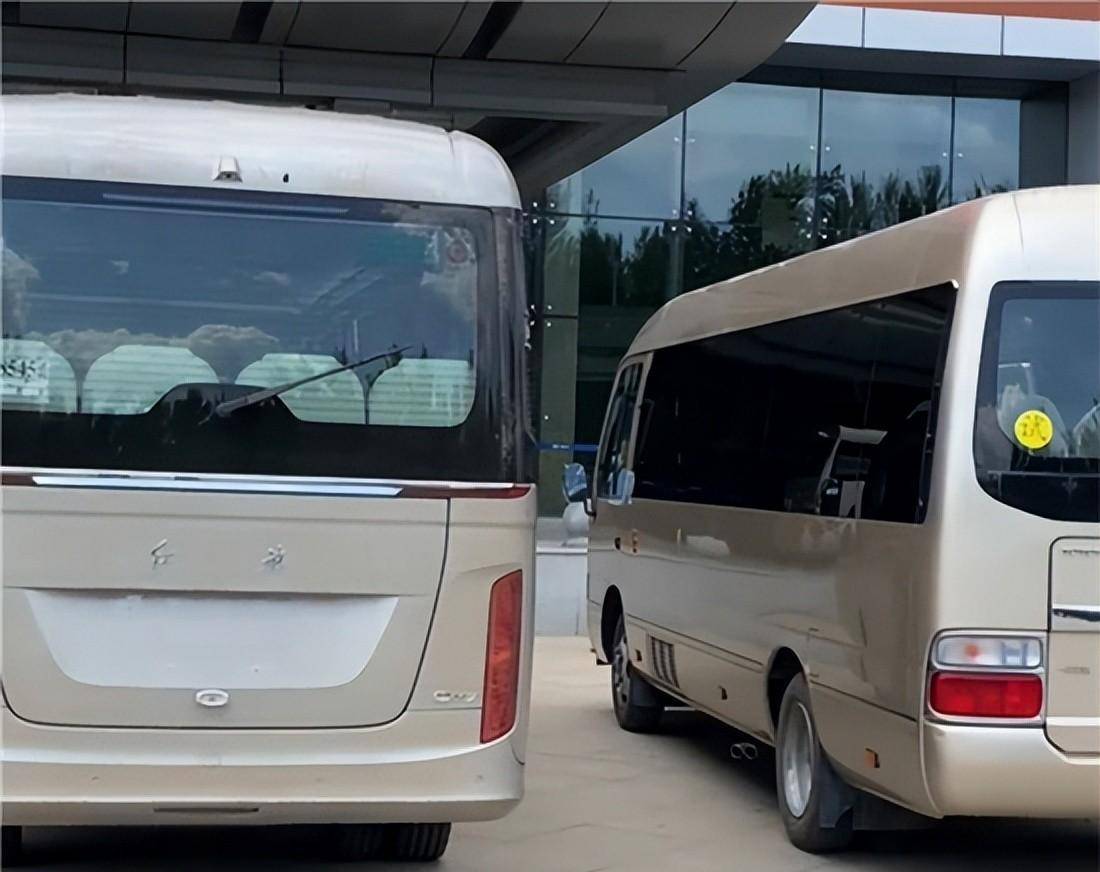 剑指“考斯特”！红旗QM7正式下线，前脸神似埃尔法，搭3.0T引擎_搜狐汽车_搜狐网