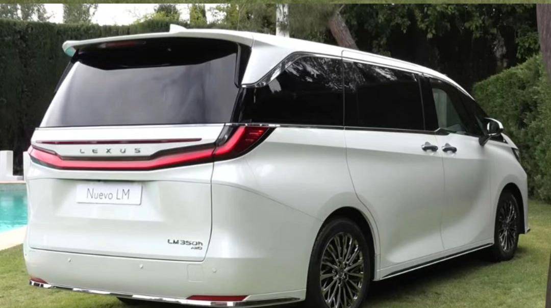 全新雷克萨斯LM海外亮相 高端的MPV 车内有档次_搜狐汽车_搜狐网