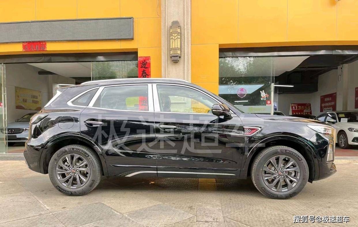 国产SUV的“骄傲”，全新红旗HS5实拍，家族外观+2.0T，相当大气_搜狐汽车_搜狐网