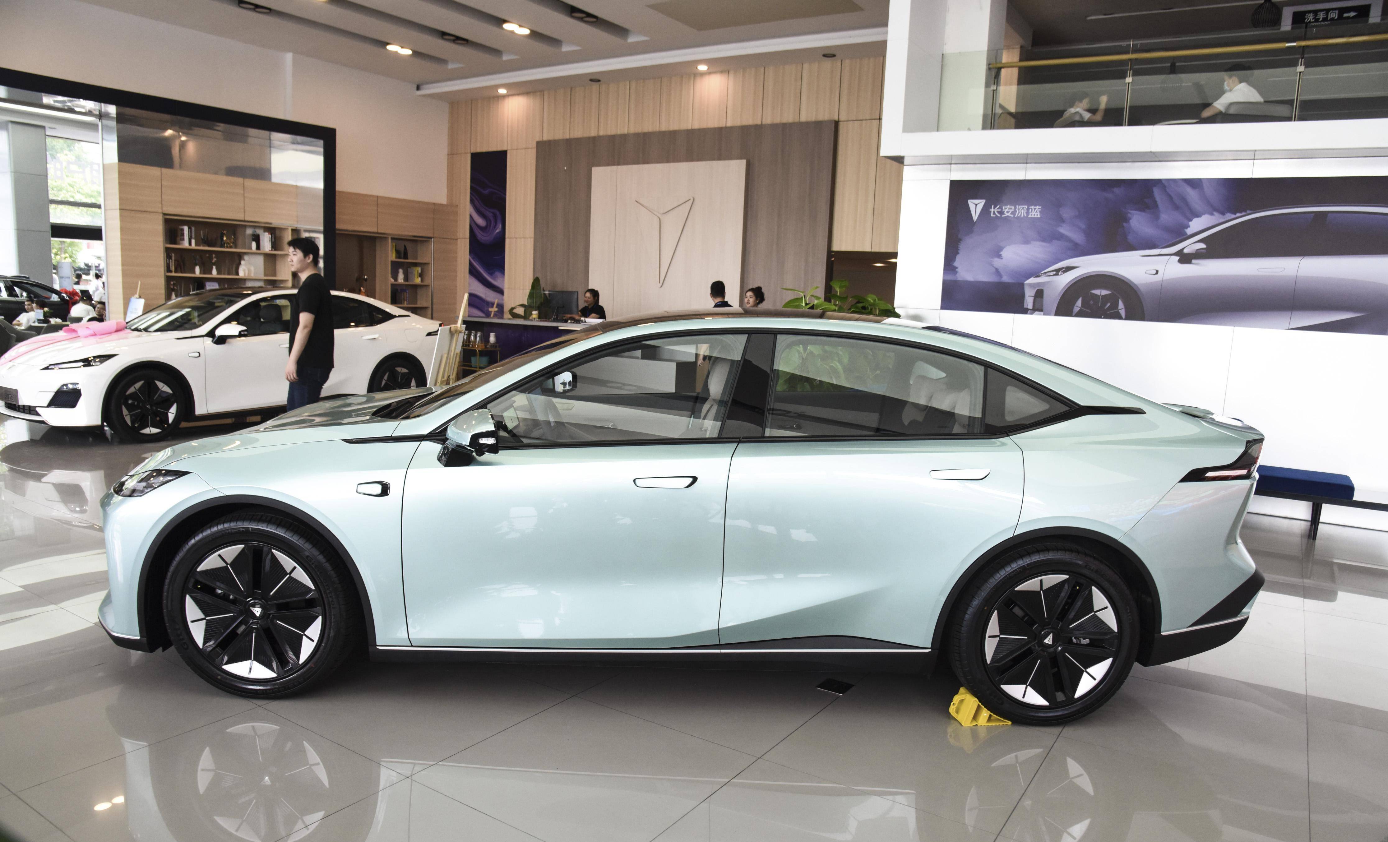 深蓝SL03，外观炫酷运动，纯电续航705km，这款车怎么样_搜狐汽车_搜狐网