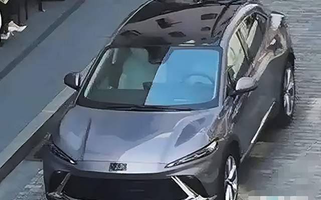 对标比亚迪唐ev,别克e4实车上路,运动感强烈,内饰优势明显 搜狐汽车 搜狐网