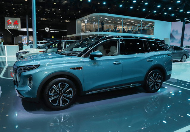 全新红旗HS7实车曝光：2.0T+8AT可选6/7座，选它还是汉兰达？_搜狐汽车_搜狐网